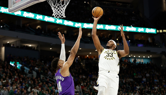 Genialny wsad w NBA! Turner zapakował piłkę do kosza nad samym ...