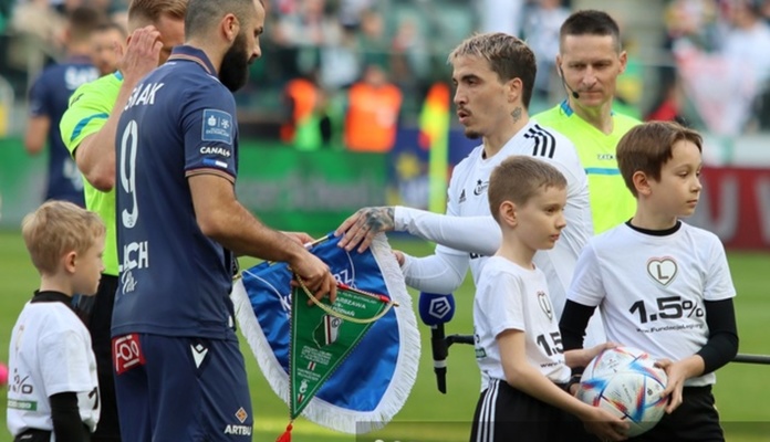 Legia i Lech zagrają w Lidze Konferencji Europy. Celem ułatwić sobie ...